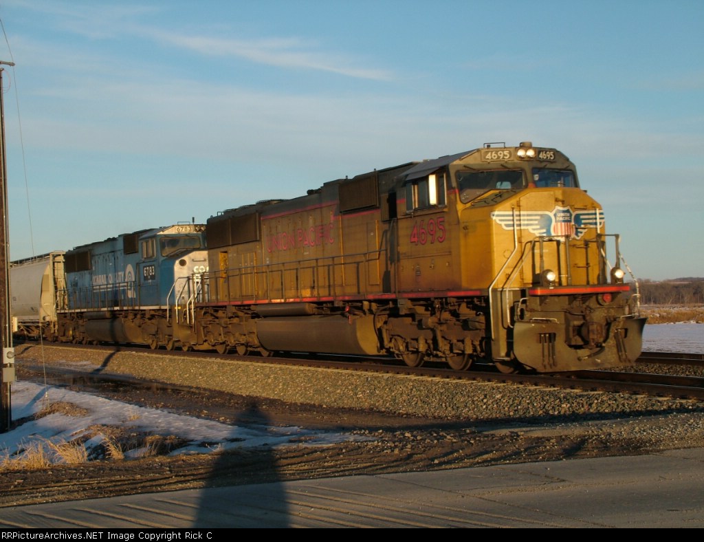 UP 4695 Heads WB With A Manifest